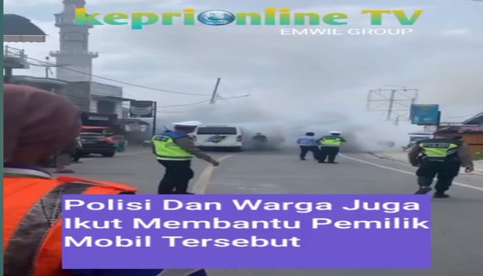 Viral!! Satu Unit Mobil Bus di Parapat Keluarkan Asap Tebal - Penyebar ...